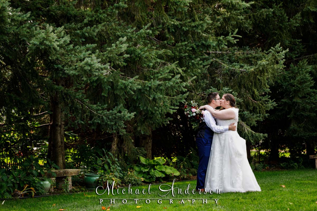Lake-Elmo-Inn-Event-Center-wedding-photo-bride-groom-kissing - Michael ...